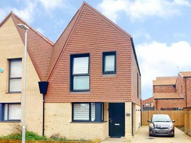 3 Bedroom Semi detached House For Sale In Basildon, Essex