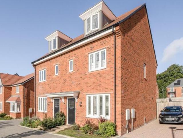 3 bedroom semi detached house for sale in Basingstoke, Hampshire, RG23