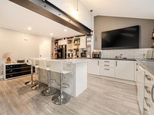 3 bedroom semi detached house for sale in Basingstoke, Hampshire, RG21