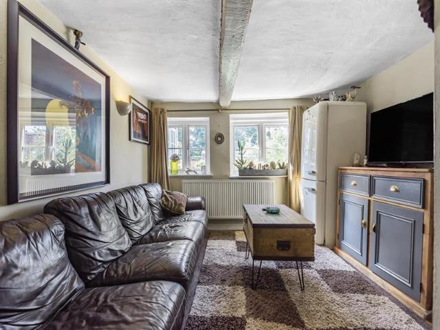 3 bedroom semi detached house for sale in Bath Road, Calcot RG31
