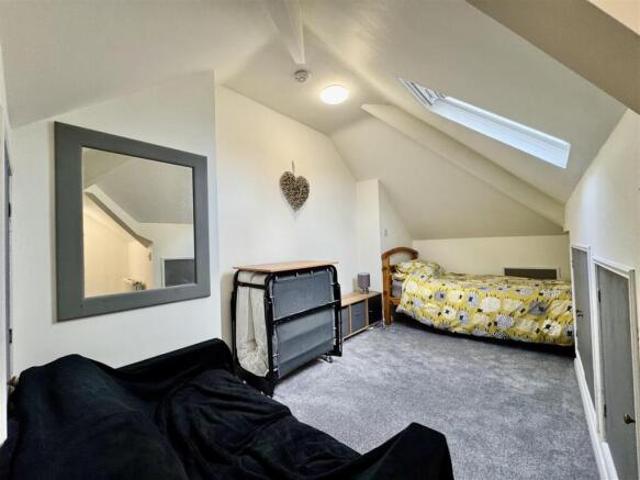 3 bedroom semi detached house for sale in Benomley Crescent, Almondbury, Huddersfield, HD5 8LT, HD5