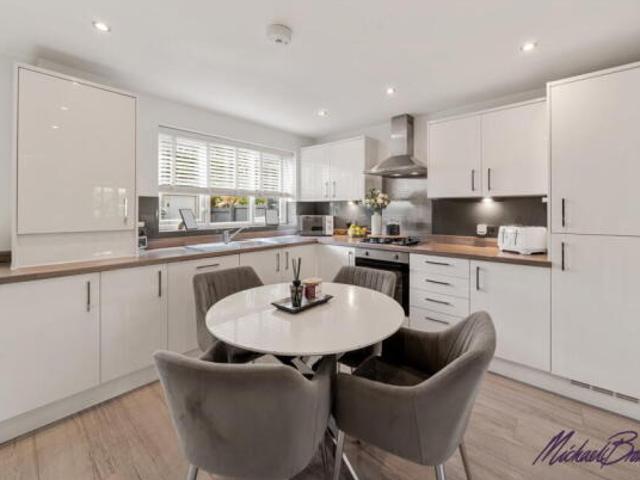 3 bedroom semi detached house for sale in Beacon Grove, Bradford, BD6 3EB, BD6