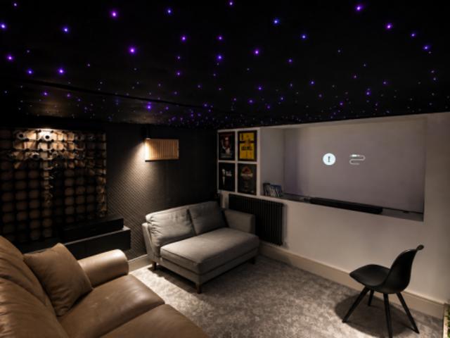 3 bedroom semi detached house for sale in Beaconsfield Road, Leicester, LE3