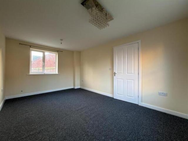 3 bedroom semi detached house for sale in Beagle Close, Leicester, LE4