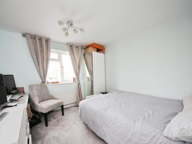 3 bedroom semi detached house for sale in Beanley Close, Luton, LU2