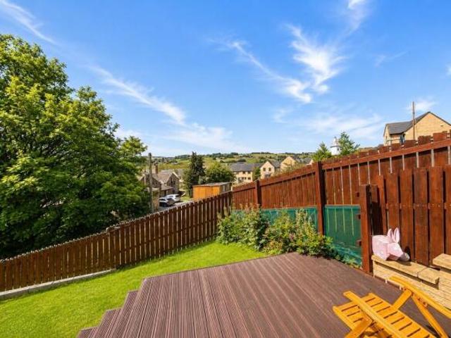3 bedroom semi detached house for sale in Beck Bridge Lane, Allerton, Bradford, BD15