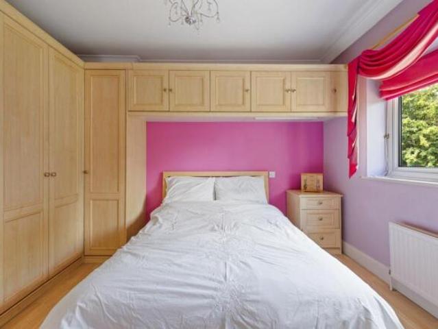 3 bedroom semi detached house for sale in Beckingham Road, Guildford, GU2