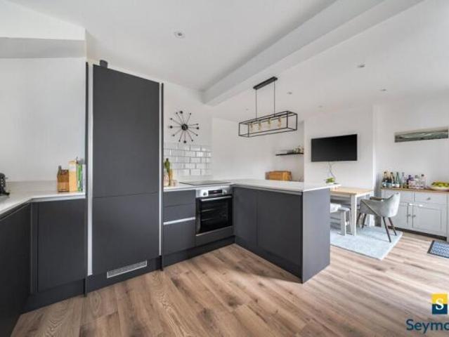 3 bedroom semi detached house for sale in Beckingham Road, Guildford, Surrey, GU2