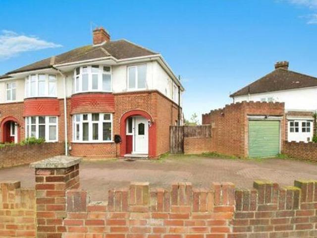3 Bedroom Semi detached House For Sale In Bedford, Bedfordshire