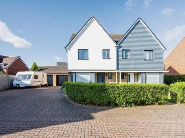 3 Bedroom Semi detached House For Sale In Bedford, Bedfordshire