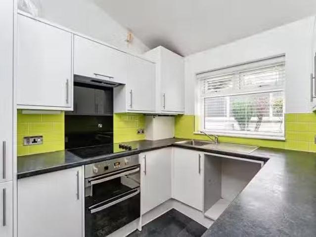 3 Bedroom Semi Detached House For Sale In Berwyn Avenue, Penyf.