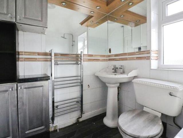 3 bedroom semi detached house for sale in Beresford Avenue, Slough, SL2