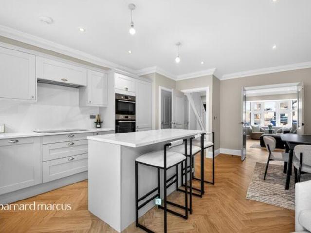 3 bedroom semi detached house for sale in Beresford Avenue, Whetstone, London, N20