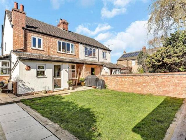 3 bedroom semi detached house for sale in Beresford Road, Bedford, MK40
