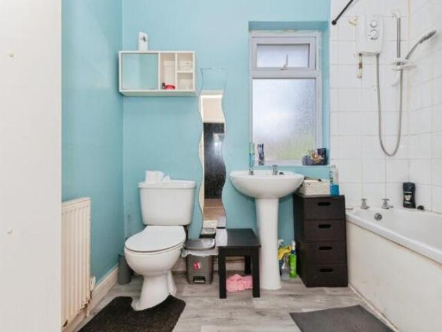 3 bedroom semi detached house for sale in Bewicke Road, Leicester, Leicestershire, LE3