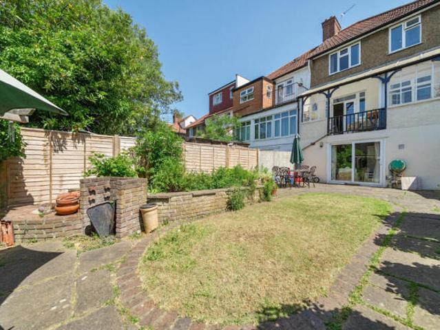 3 bedroom semi detached house for sale in Bexhill Road, London, SE4
