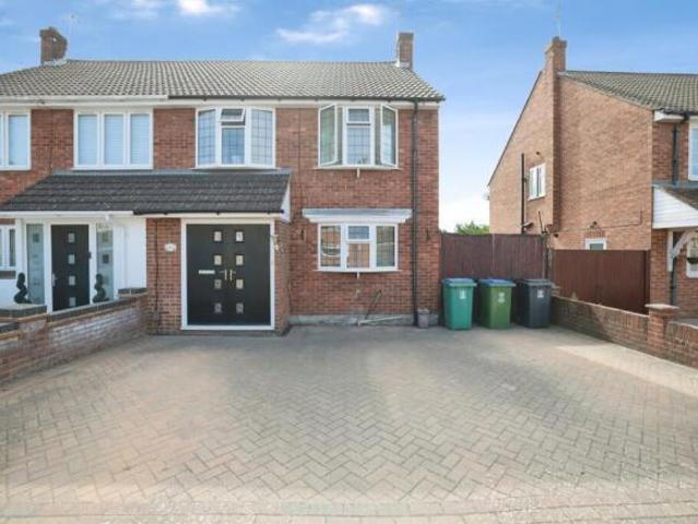 3 bedroom semi detached house for sale in Biddenham Turn, Watford, WD25