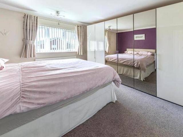 3 bedroom semi detached house for sale in Birkdale Road, Bedford, MK41 8AU, MK41