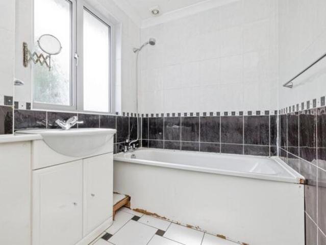 3 bedroom semi detached house for sale in Birstal Green, Watford, WD19