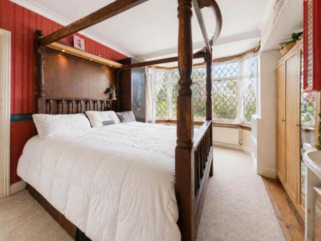 3 bedroom semi detached house for sale in Bishopscote Road, Luton, LU3