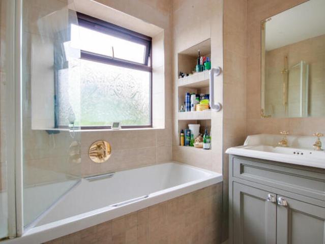3 bedroom semi detached house for sale in Bitterne! Recently Replaced Roof! No Chain! Stunning Rear Garden!,SO19