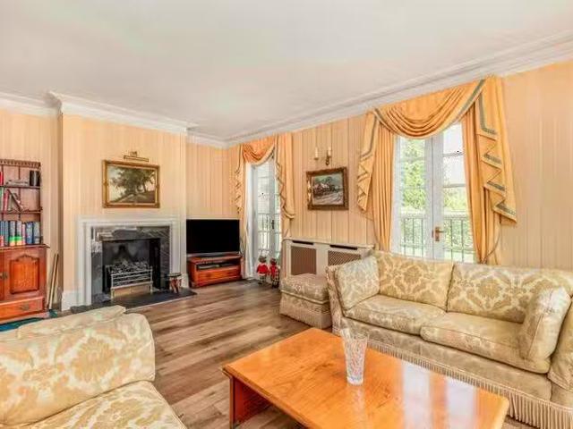 3 Bedroom Semi Detached House For Sale In Boderton Mews, Burto.