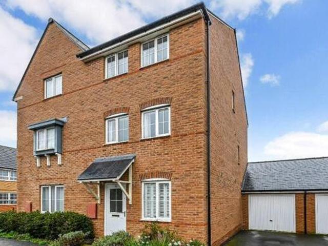 3 Bedroom Semi detached House For Sale In Bognor Regis, West Sussex