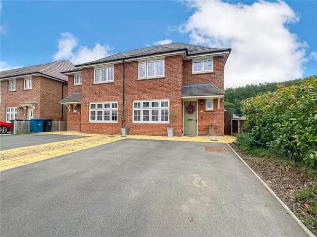3 bedroom semi detached house for sale in Boundary Drive, Amin.