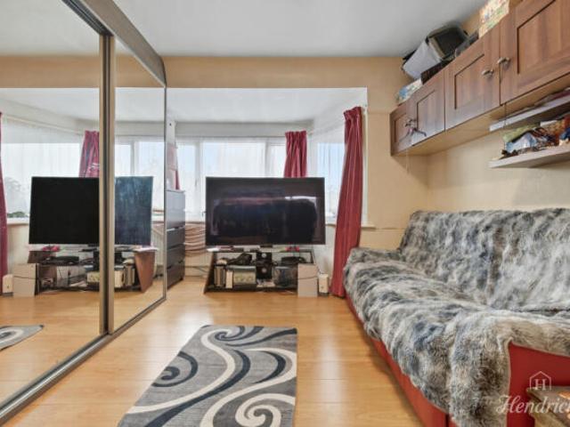 3 bedroom semi detached house for sale in Bournemouth Park Road, Southend on sea, SS2 5, SS2