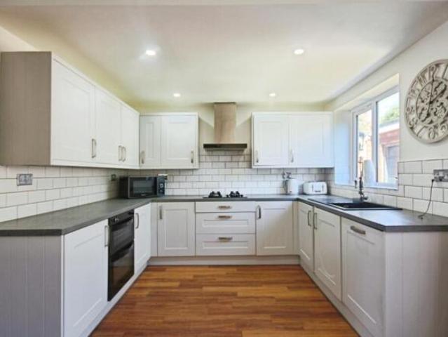 3 bedroom semi detached house for sale in Box Close, LEAMINGTON SPA, Warwickshire, CV31