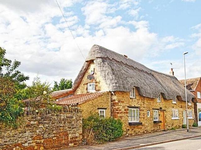 3 Bedroom Semi detached House For Sale In Blisworth, Northampton