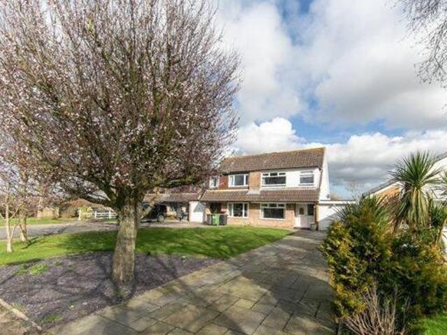 3 Bedroom Semi detached House For Sale In Broughton Way, Poulton le fylde