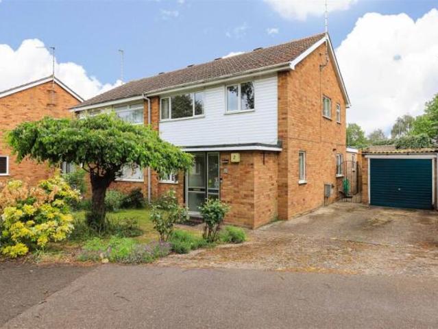 3 bedroom semi detached house for sale in Brownlow Road, Cambridge, CB4