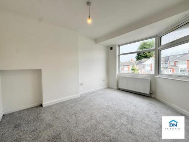 3 bedroom semi detached house for sale in Broad Avenue, Leicester, LE5
