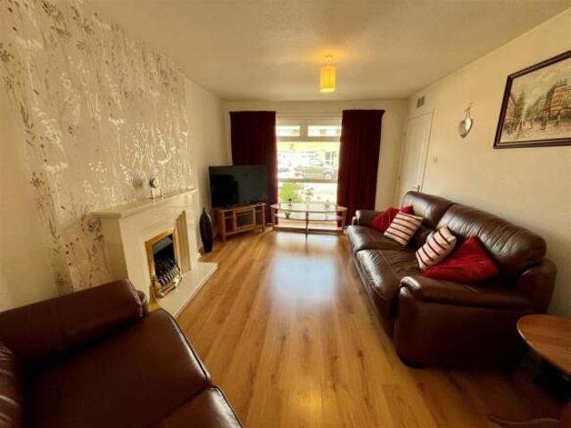 3 bedroom semi detached house for sale in Broad Oak, Bilton, Hull, HU11