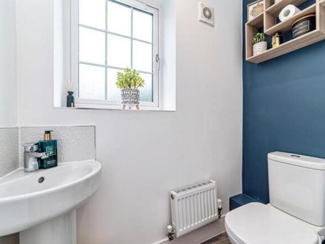 3 bedroom semi detached house for sale in Broadleaf Close, Basingstoke, RG23