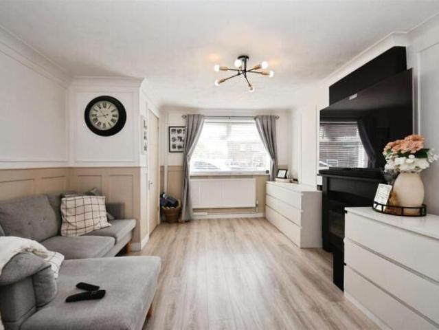 3 bedroom semi detached house for sale in Brockton Close, Hull, HU3