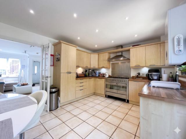 3 bedroom semi detached house for sale in Brompton Gardens, Luton, Bedfordshire, LU3 3QA, LU3