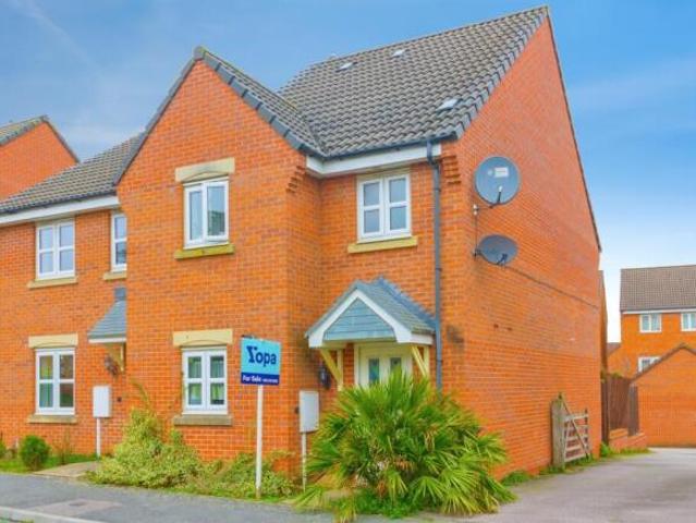 3 bedroom semi detached house for sale in Brompton Road, Leicester, LE5
