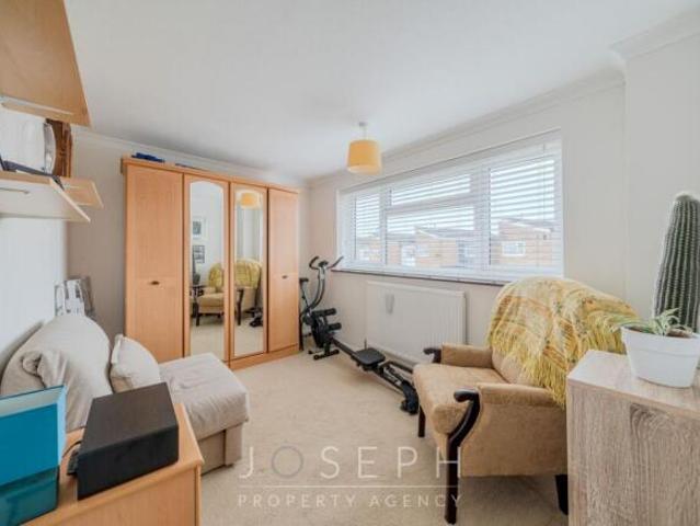 3 bedroom semi detached house for sale in Broomhayes, Ipswich, IP2