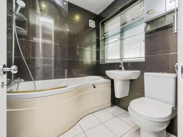 3 bedroom semi detached house for sale in Brackley Road, Bedford, Bedfordshire, MK42