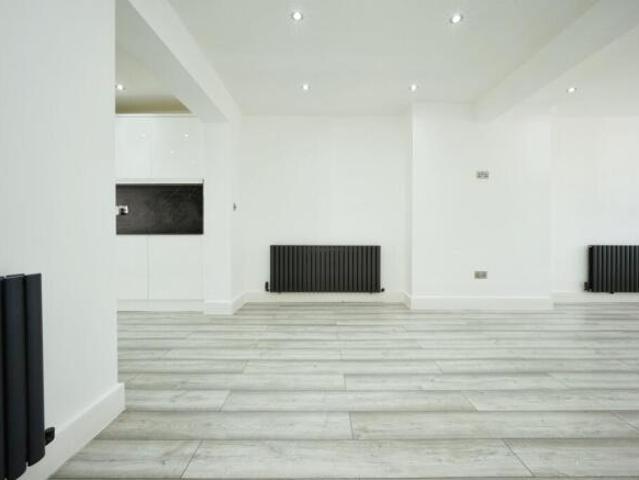3 bedroom semi detached house for sale in Brackley Road, Bedford, MK42