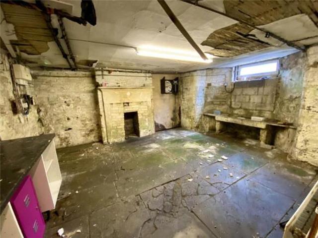 3 bedroom semi detached house for sale in Bradford Road, Idle, Bradford, BD10