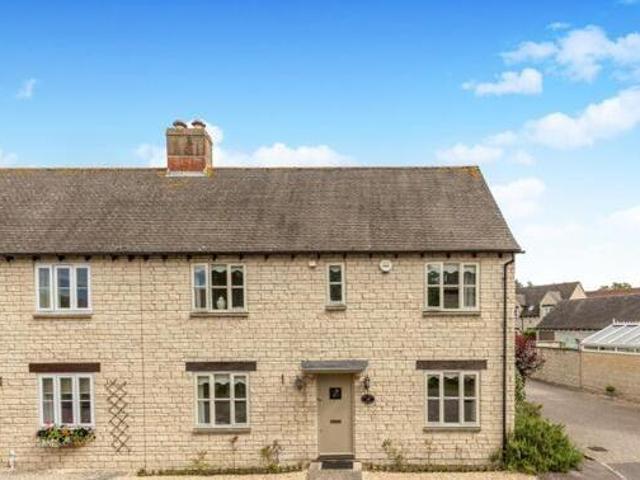 3 Bedroom Semi detached House For Sale In Bradwell Village, Burford