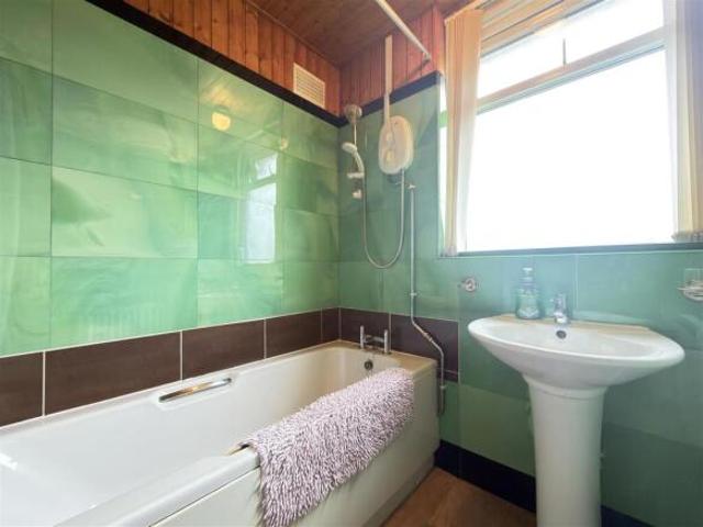 3 bedroom semi detached house for sale in Brancaster Close, Leicester, LE4