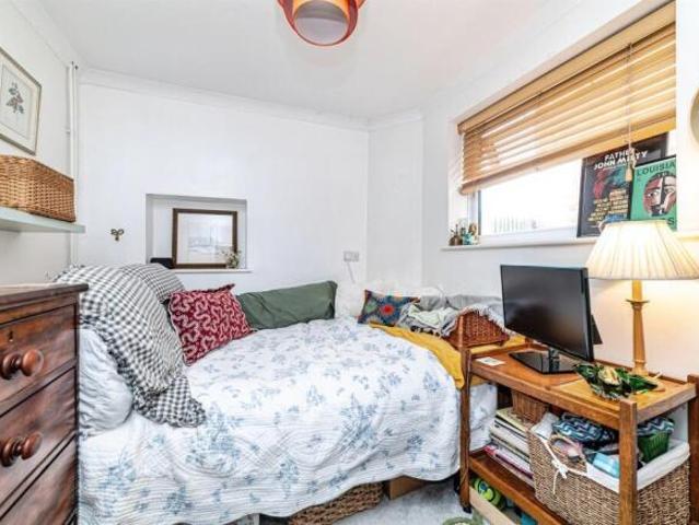 3 bedroom semi detached house for sale in Britten Road, Basingstoke, RG22