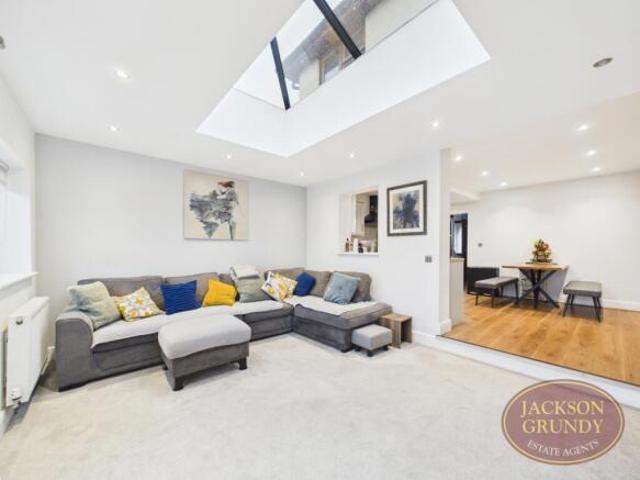 3 bedroom semi detached house for sale in Briar Hill Road, Delapre, NN4 8LJ, NN4