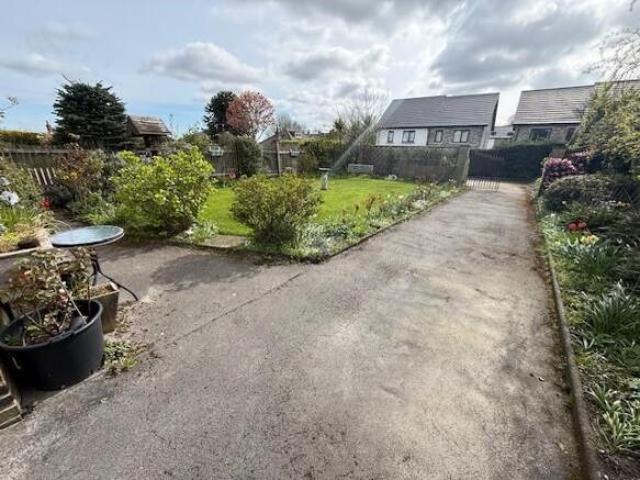 3 bedroom semi detached house for sale in Briarfield Close, Idle, Bradford, BD10