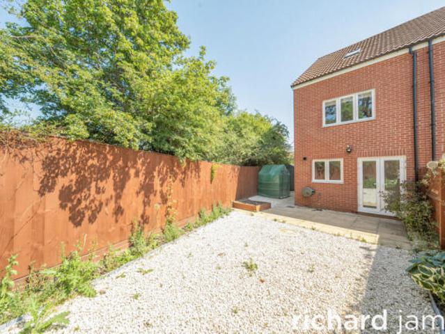3 bedroom semi detached house for sale in Brickworth Place, Swindon, SN3