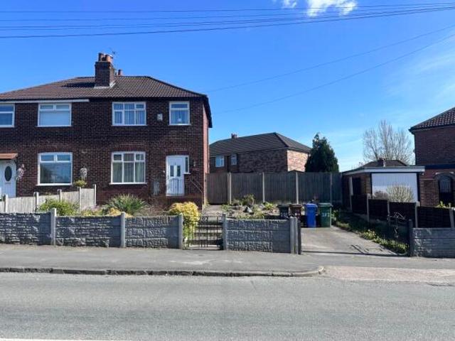3 bedroom semi detached house for sale in Brinnington Road, Brinnington, SK5